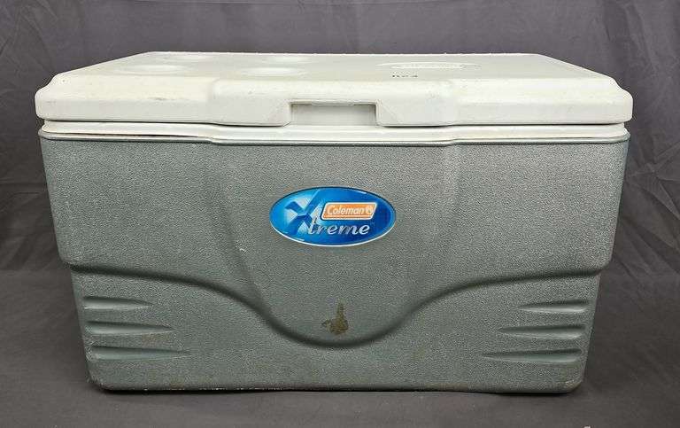 Grey & White Coleman Xtreme Cooler W/ 4 cup Holders in the Lid. 18"X29 ...