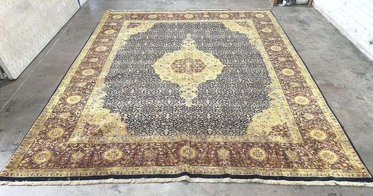 Wonderful Room-Size Hand-Made Persian Style Rug W/ Fancy Center ...