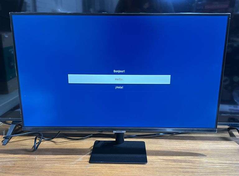 Like New Samsung 32" M5 Color Display Smart Monitor with Remote ...