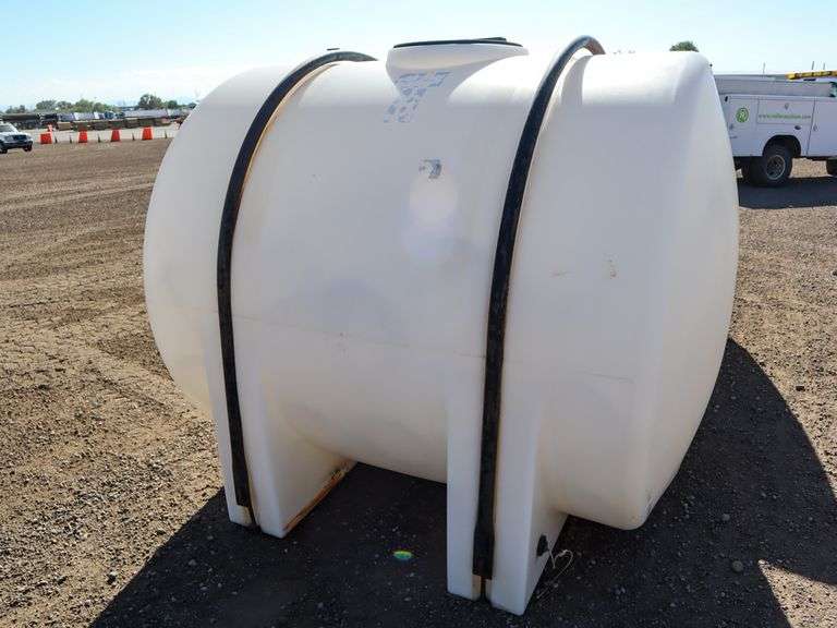 925-Gallon Poly Tank - Roller Auctions
