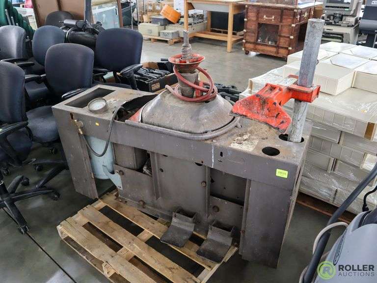 FMC 7600 Series Tire Changer, 180 Maximum PSI - Roller Auctions