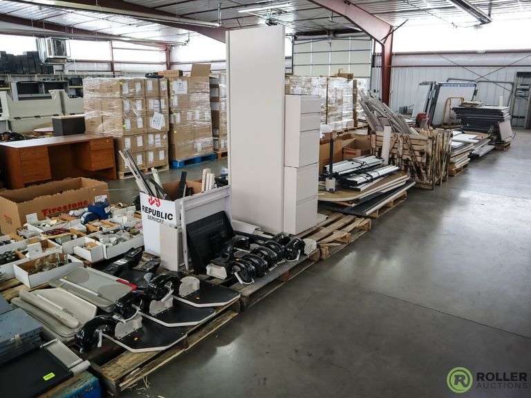 (9) Pallets of Steelcase Panels, Desk Parts and Storage - Roller Auctions
