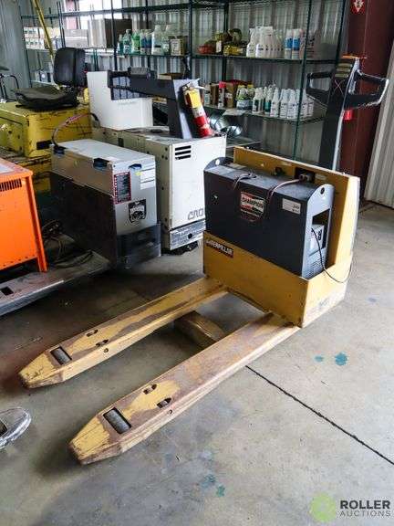 Caterpillar NPP40 Electric Pallet Truck, 4000-Lb Capacity, 48" Forks, s ...