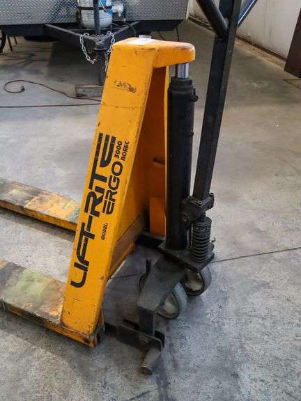 Lift Rite Ergo 3000 Pallet Jack, 3000-Lb Capacity - Roller Auctions