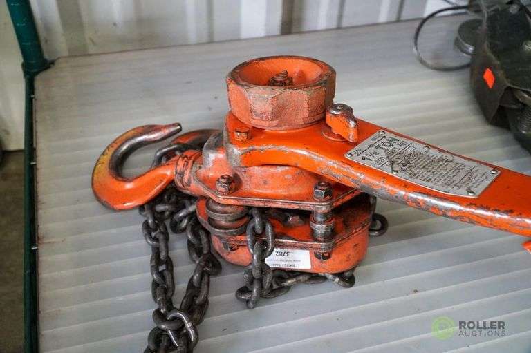 CM Hoist 637 1 1/2 Ton Chain Hoist - Roller Auctions