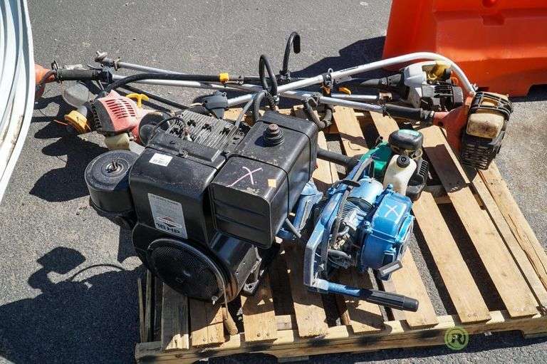 Briggs & Stratton 16HP Engine, Gas Trolling Motor, (4) Gas Line Timmers ...