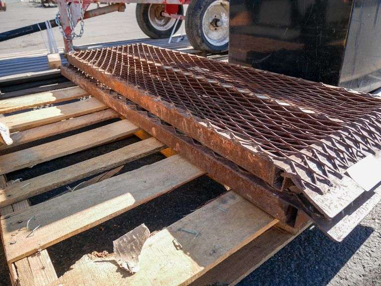 Set of Metal Ramps - Roller Auctions