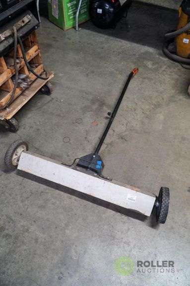 Rolling Shop Magnet - Roller Auctions