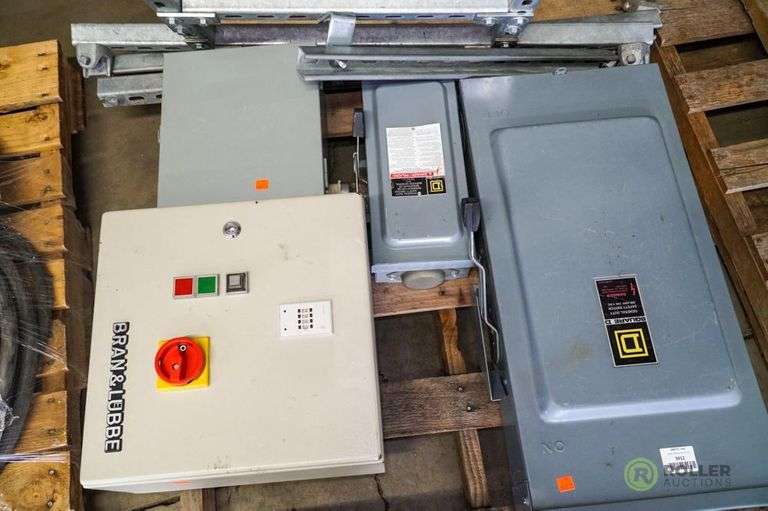 Pallet of Electrical Control Boxes - Roller Auctions