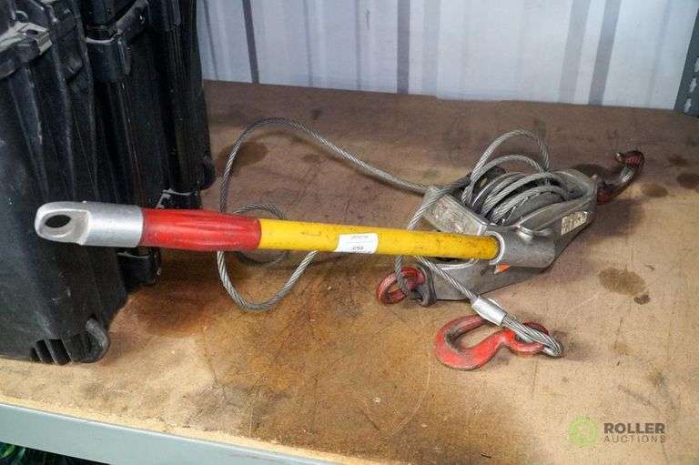 Little Mule Cable Ratchet Hoist - Roller Auctions