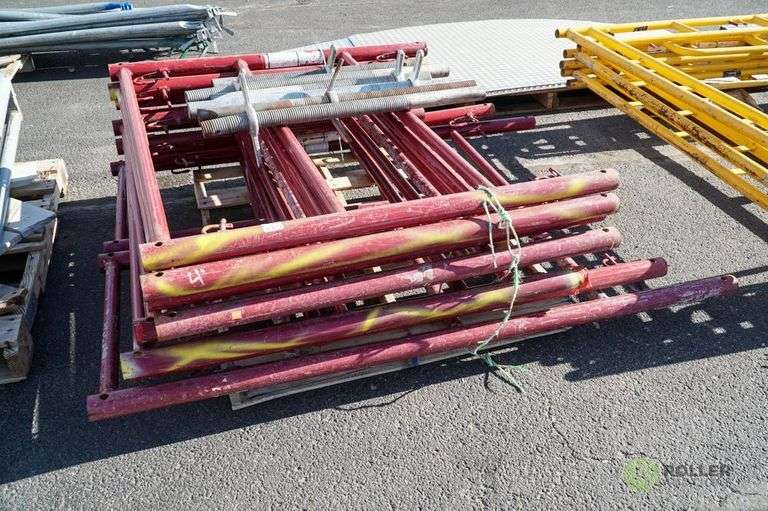 Pallet of Shoring (7) 4'x4' Uprights, (2) 6'x2' Uprights and (6) Screw ...