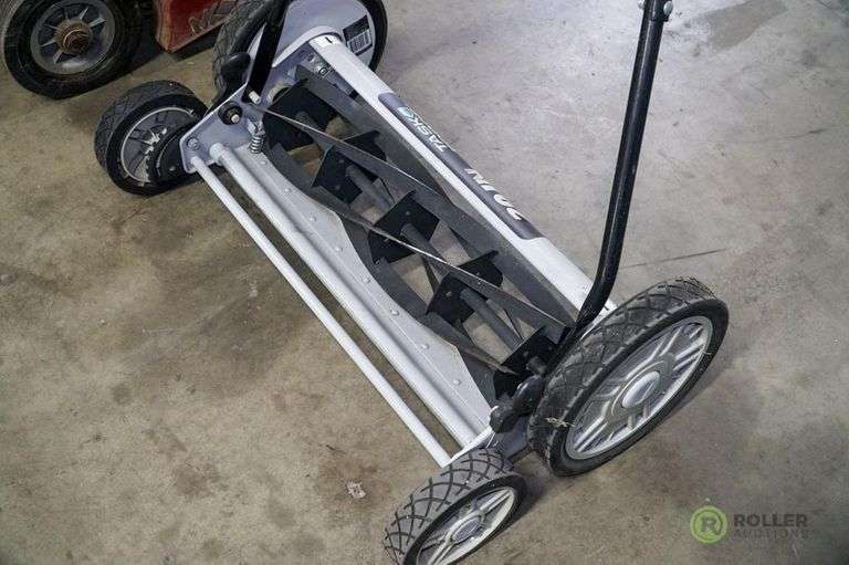 Task Force 26153 20in Manuel Reel Mower - Roller Auctions