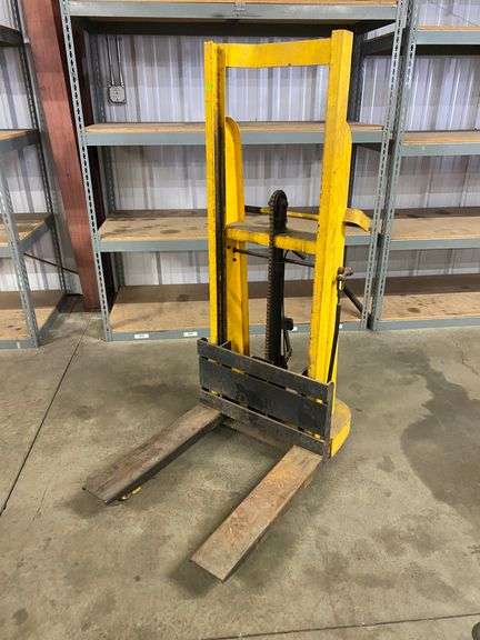 Big Joe 2154 Foot Pump Walk Behind Forklift - Roller Auctions