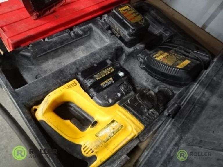 DeWalt DW005 24V Hammer Drill With (2) Batteries and Charger - Roller Auctions