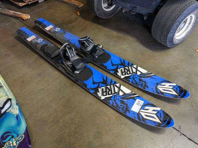 Xtra HD Water Skis - Roller Auctions