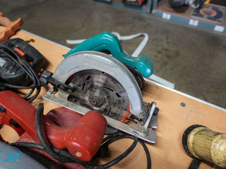 (3) Circular Saws: Makita, Skil Saw, Black & Decker - 57140NB, 5400 and ...