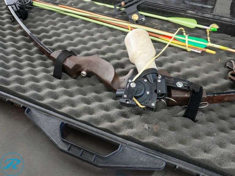 Deer Slayer 221 Compund Bow with AMS310 Retriever and Arrows - Roller ...