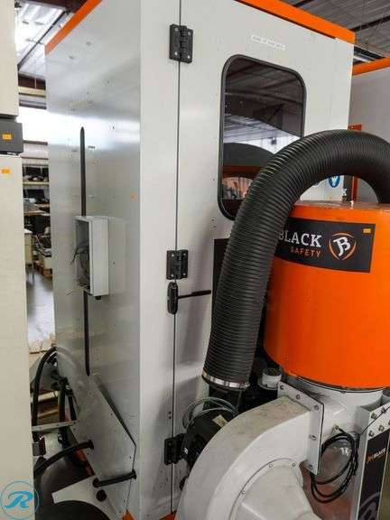 Jet Black BH04 Hands Free Personal Cleaning Booth - Roller Auctions