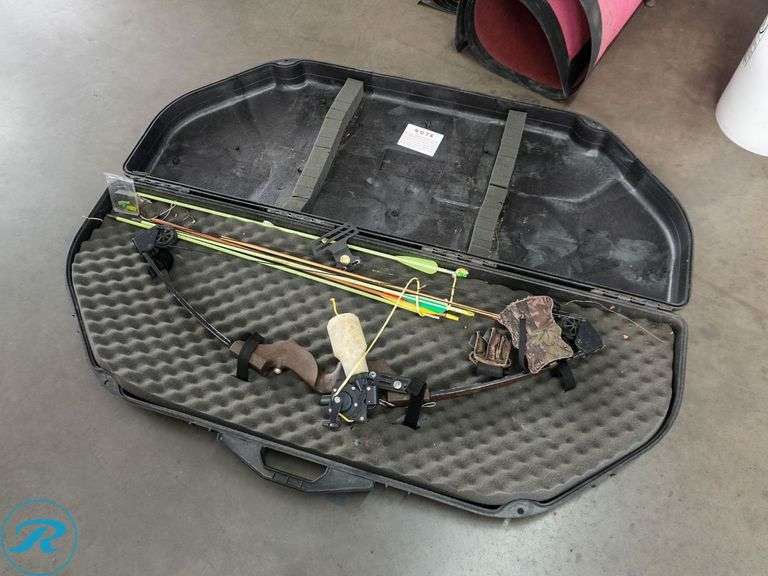 Deer Slayer 221 Compund Bow with AMS310 Retriever and Arrows - Roller Auctions