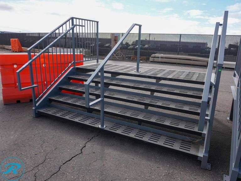 Metal 4-Step Platform, 117" x 96" - Roller Auctions