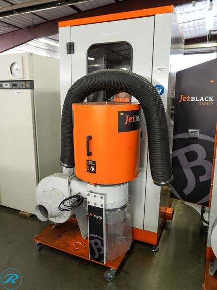 Jet Black BH04 Hands Free Personal Cleaning Booth - Roller Auctions