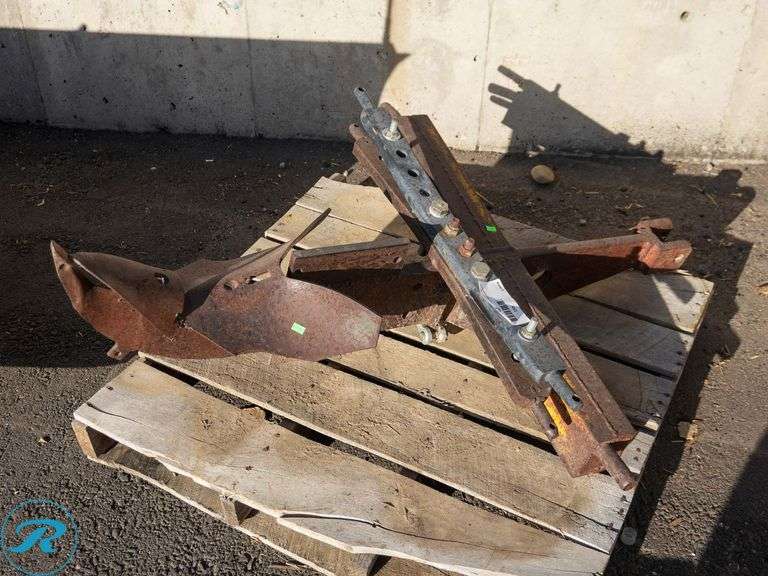 Middle Buster Plow - Roller Auctions