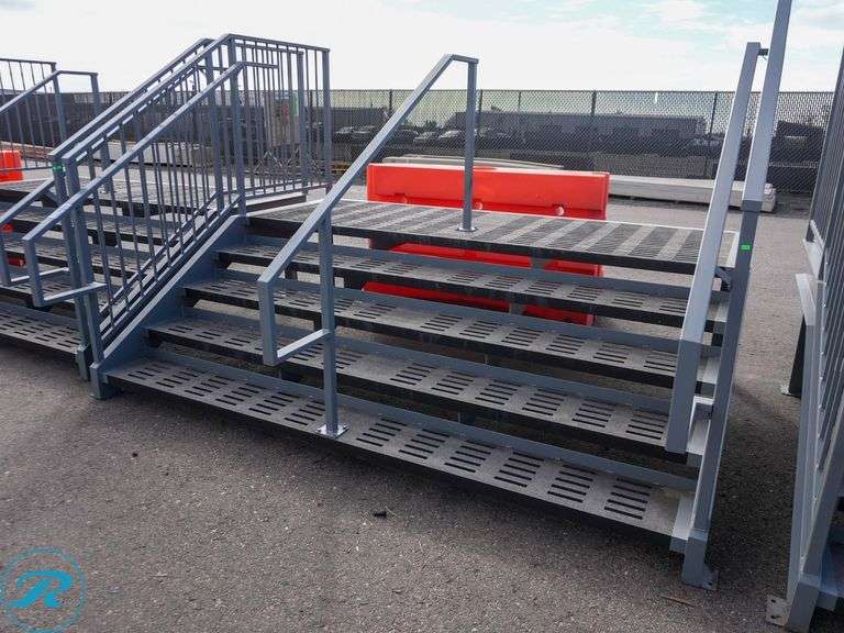 Metal 4-Step Platform, 117" x 96" - Roller Auctions