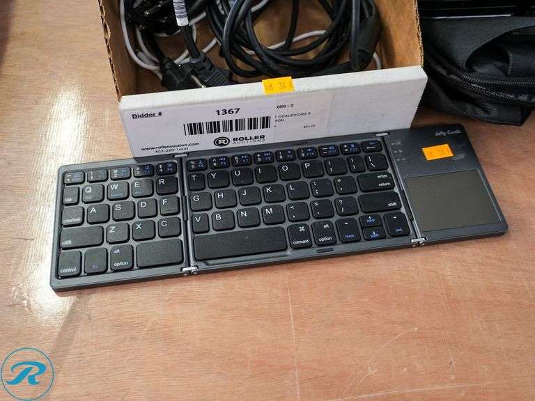 Epson WXGA Projector, Keyboard and Tray of Cables - Roller Auctions