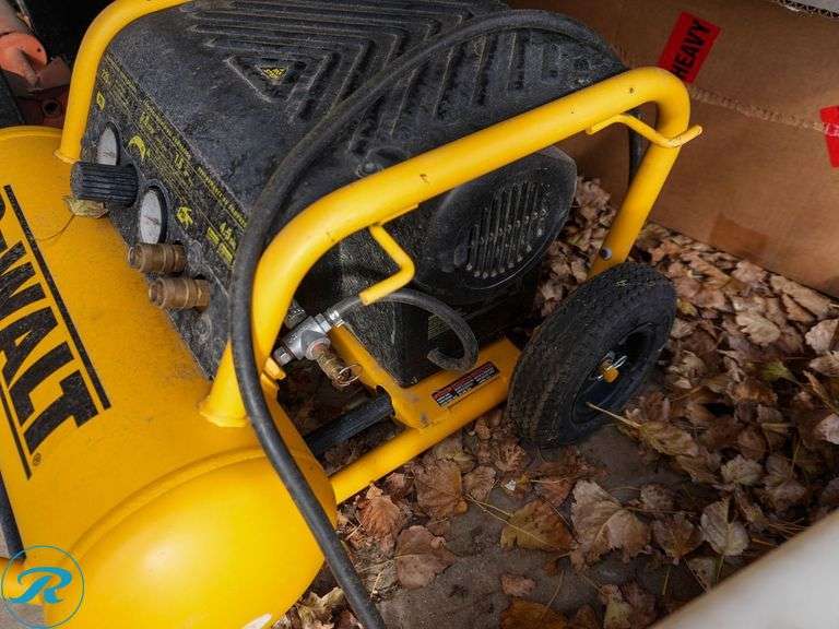 DeWalt D55146 4.5-Gallon Portable Compressor - Roller Auctions