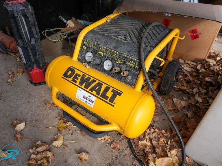 DeWalt D55146 4.5-Gallon Portable Compressor - Roller Auctions