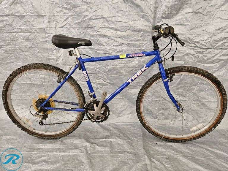 Trek 850 Antelope Bicycle, Small Frame, Seat Post 17" - Roller Auctions