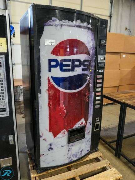 8-Selection Coin Operated Soda Vending Machine, No Keys - Roller Auctions