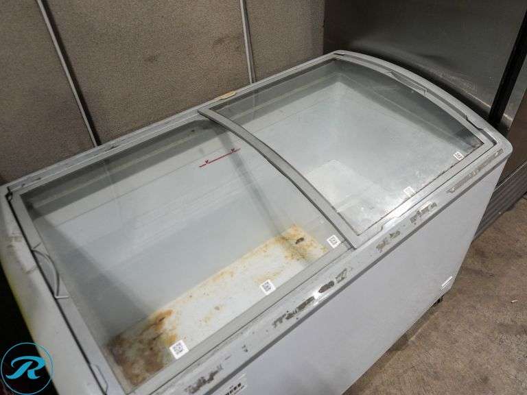 Norlake MSC-49AN Chest Freezer Merchandiser on Casters - Roller Auctions