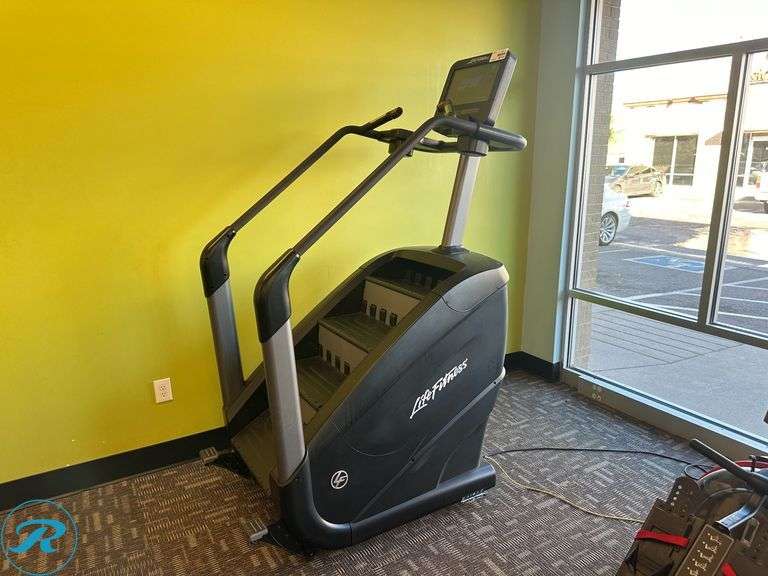 Life Fitness 95P Powermill Climber - Roller Auctions