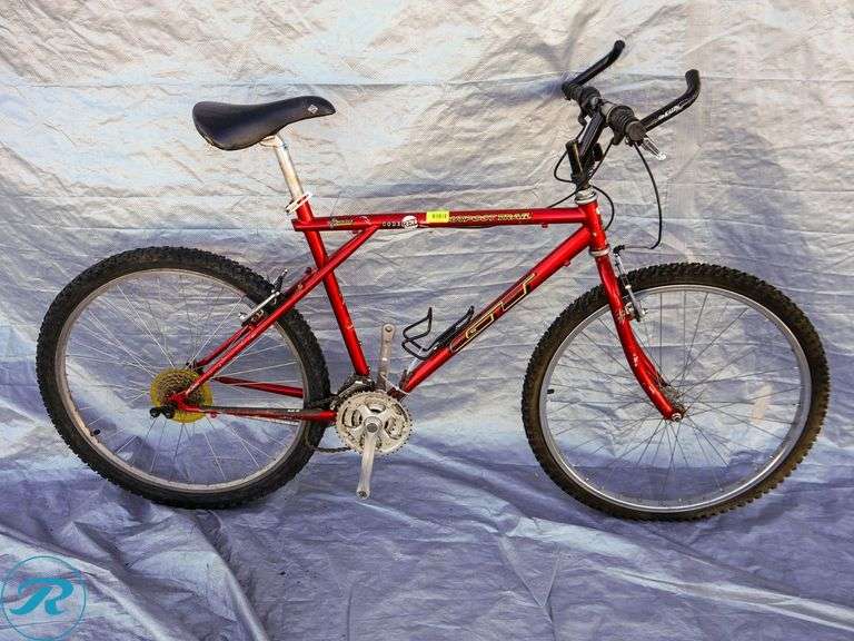 GT Outpost Trail Mountain Bicycle, Seat Post 20" - Roller Auctions