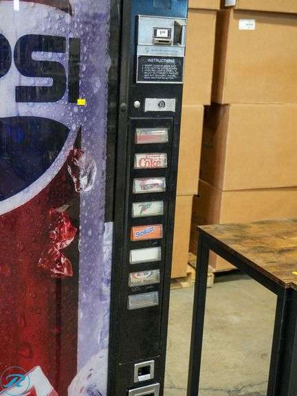 8-Selection Coin Operated Soda Vending Machine, No Keys - Roller Auctions