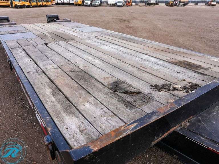 2018 Towmaster T-40LP T/A Equipment Trailer - Roller Auctions