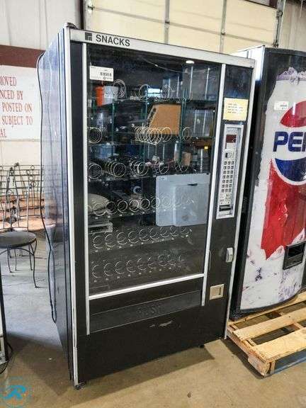 Coin Operated Snack Vending Machine, No Keys - Roller Auctions