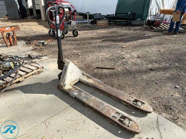 Crown PTH50 Pallet Jack, 5000LB Capacity - Roller Auctions