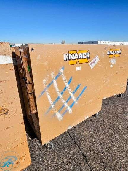 Knaack 100 Clamshell Jobsite Cabinet on Casters - Roller Auctions