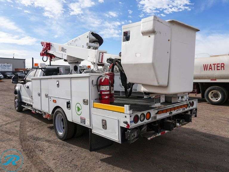 2017 Ford F550 Super Duty XL 4WD Super Cab Bucket Truck - Roller Auctions
