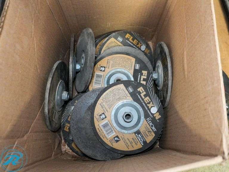 Tray of 7" Grinding Discs - Roller Auctions