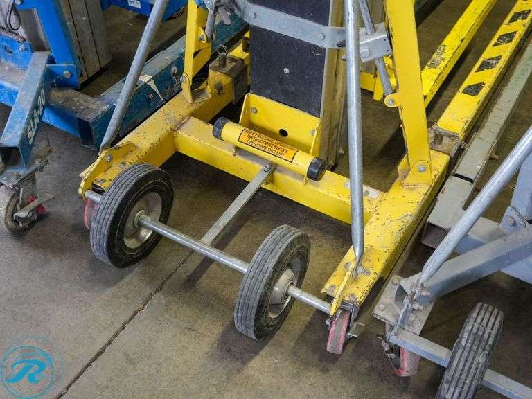 Sumner 2118 Lift, 18' (Inoperable) - Roller Auctions