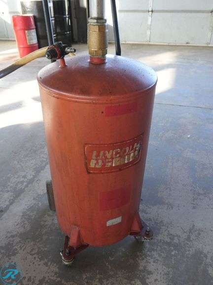 Lincoln Mobile Oil Drain Pan - Roller Auctions