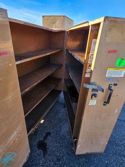 Knaack 100 Clamshell Jobsite Cabinet on Casters - Roller Auctions