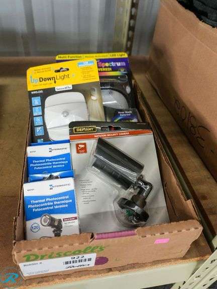 Tray of Security Cameras and Motion Sensor Lights - Roller Auctions
