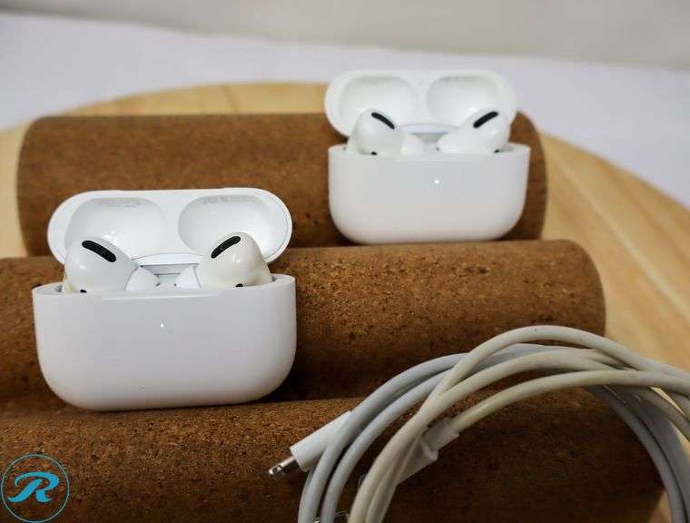 (2) AirPod Pro Gen 1- Used/ Scratched - Roller Auctions