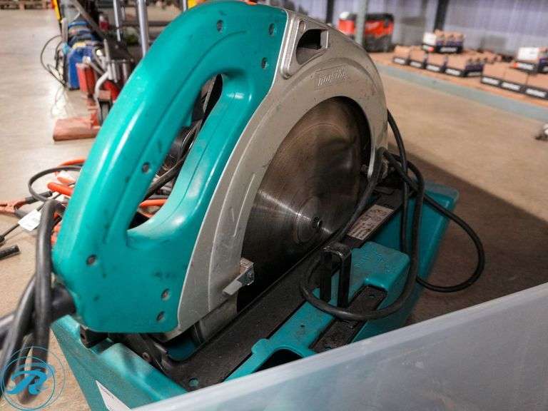 Makita 5402NA Circular Saw - Roller Auctions