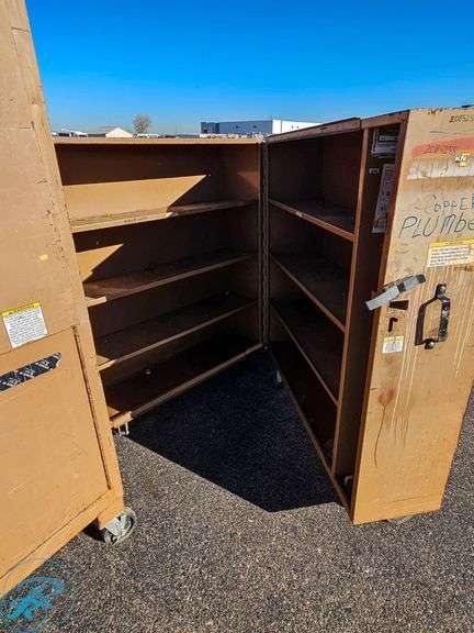 Knaack 100 Clamshell Jobsite Cabinet on Casters - Roller Auctions