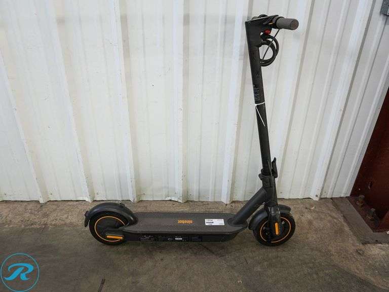 Ninebot G30P Kick Scooter (No Charger) - Roller Auctions